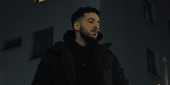 ilyes frappe très fort avec l'excellent ''La mélancolie des grands ...